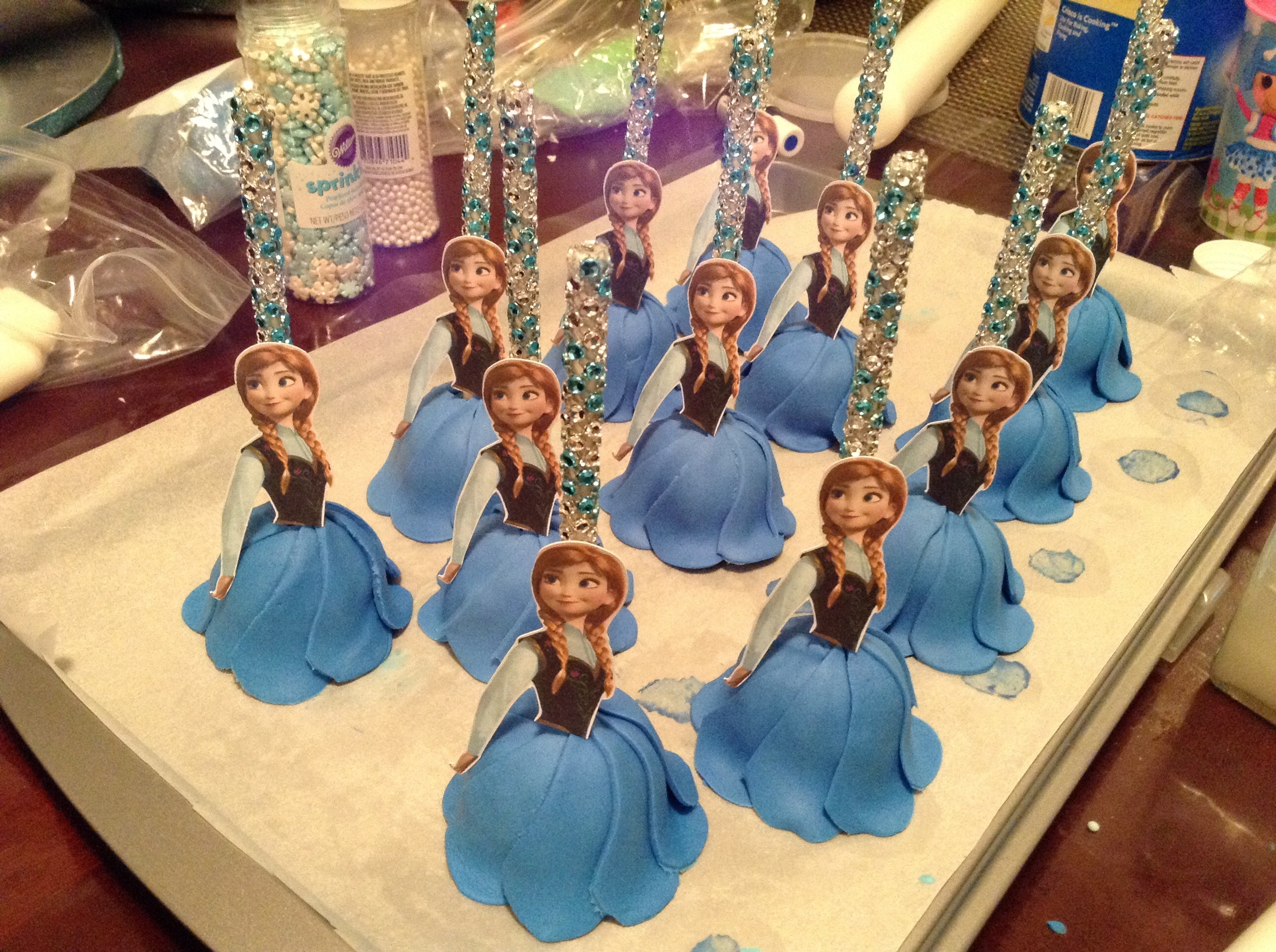Frozen Cakepops Elsa - CakeCentral.com
