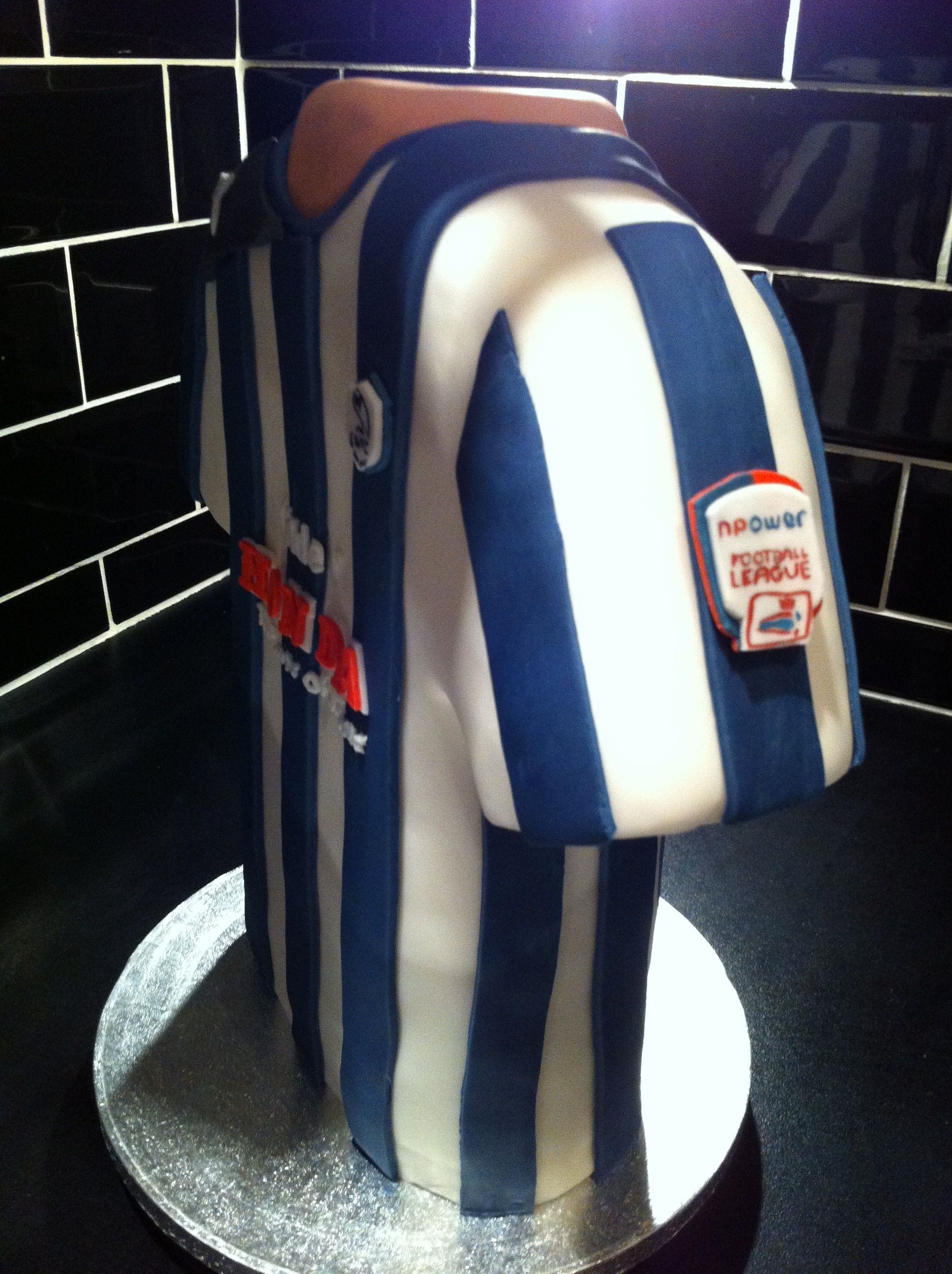 Sheffield Wednesday Shirt Cake - CakeCentral.com