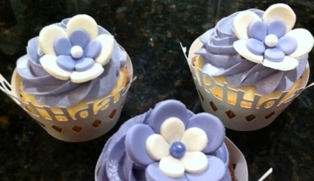 Purple Cupcake With Violets - CakeCentral.com