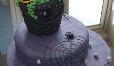 Gold's Gym Gingerbread Halloween House - CakeCentral.com