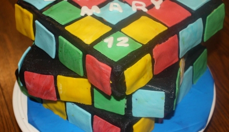 Borg Cube - CakeCentral.com