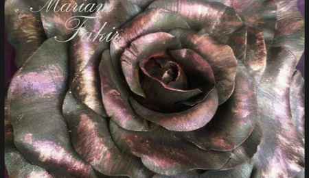Metallic Gold With Roses - CakeCentral.com