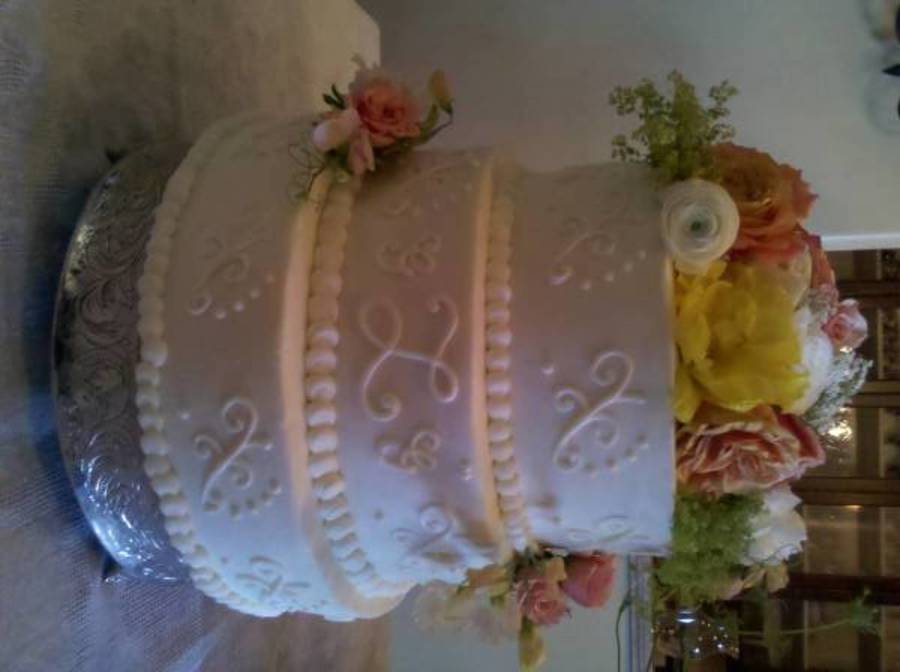 Round Wedding Cake - CakeCentral.com