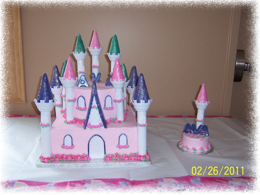 Ava's Castle - CakeCentral.com