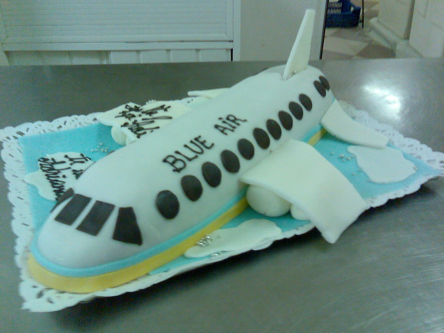 Airplane - CakeCentral.com