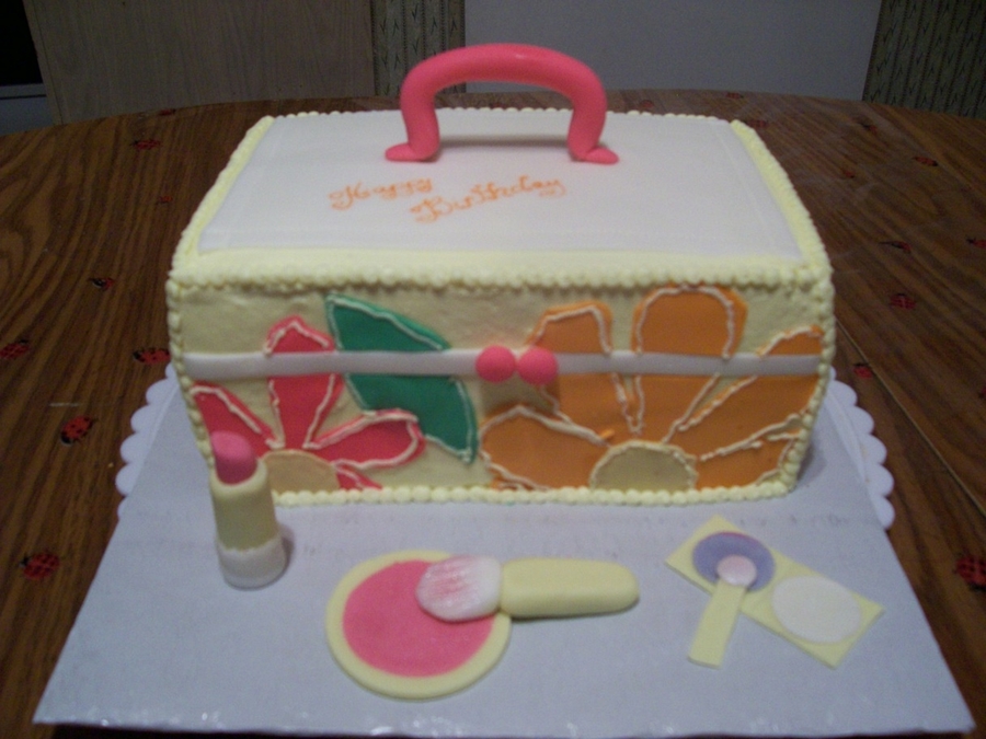 Makeup Case - CakeCentral.com