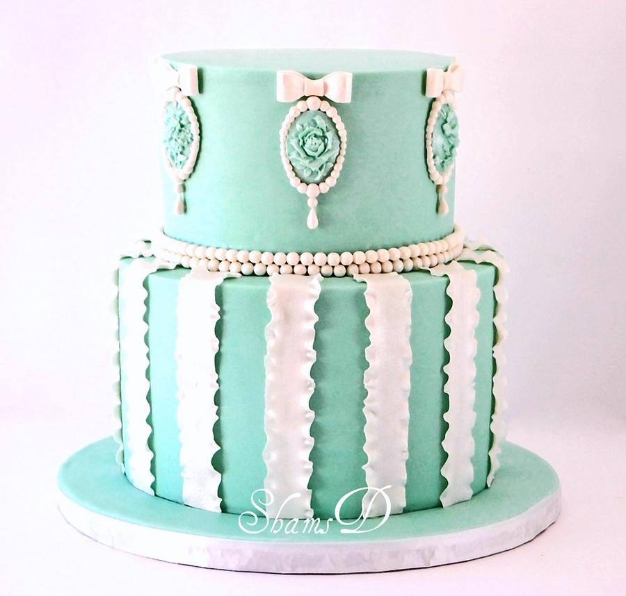 Vintage Cameo Cake - CakeCentral.com