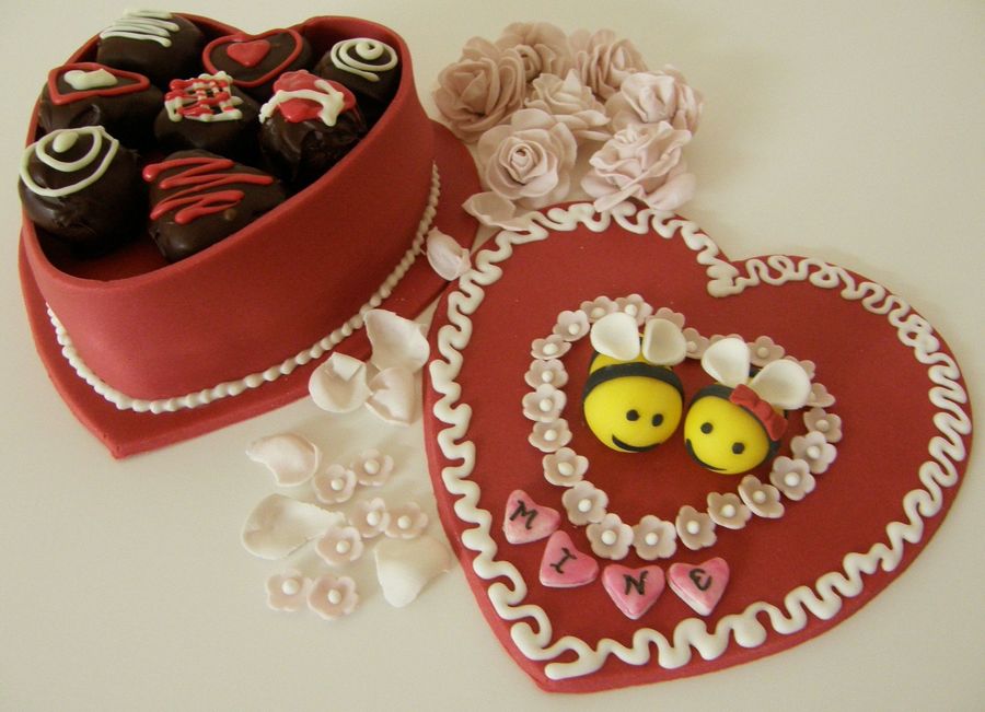 Bee Mine - CakeCentral.com