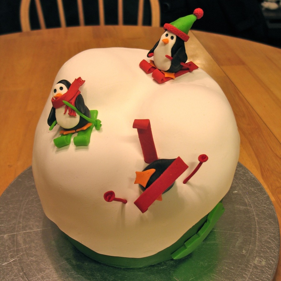 Skiing Penguins - CakeCentral.com