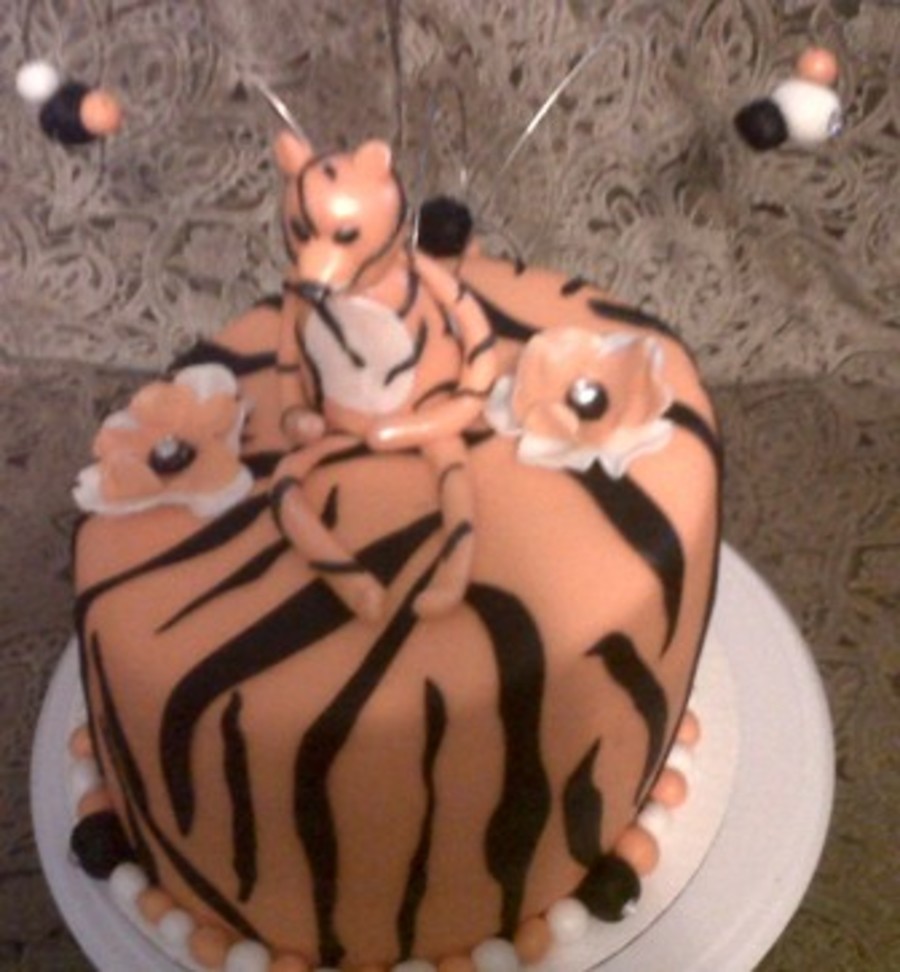 Tigeriffic Cake - CakeCentral.com