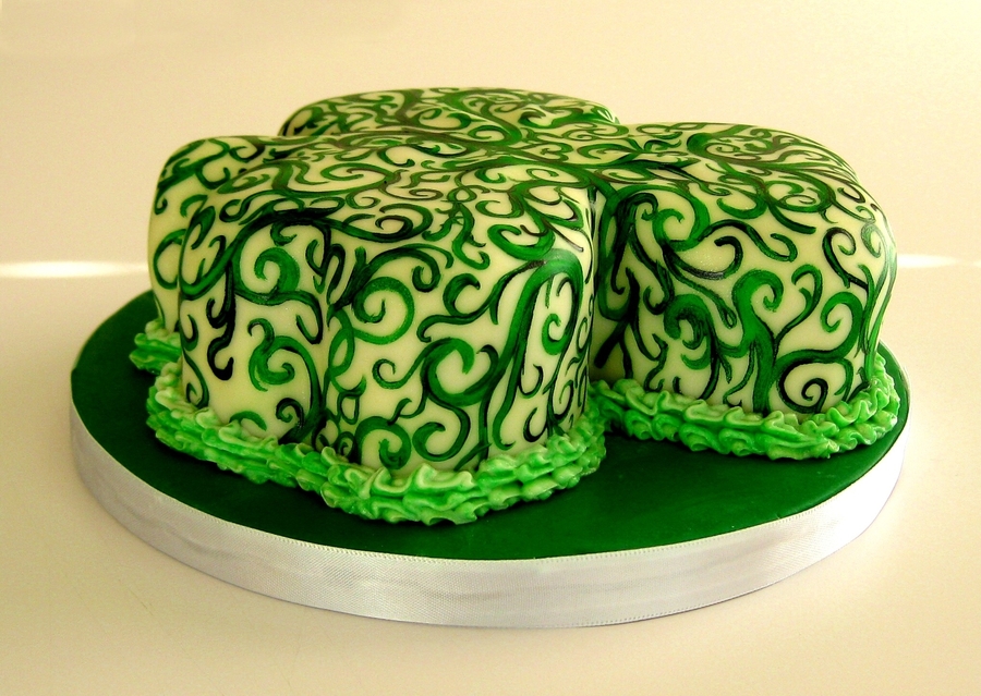Hand Painted Shamrock - CakeCentral.com