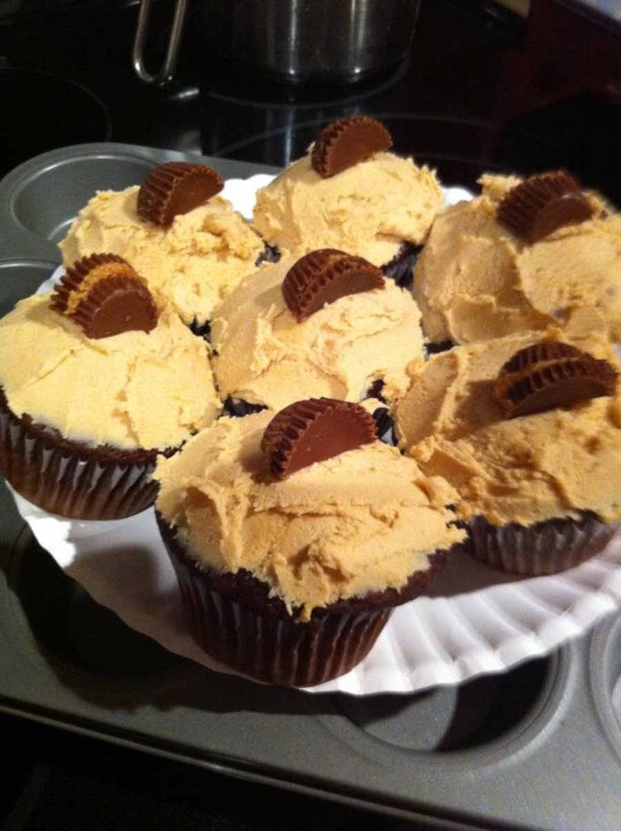 Peanut Butter Cups Cupcakes - CakeCentral.com