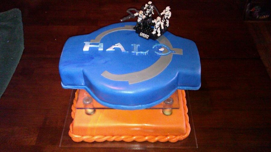 Halo Xbox Game Cake - CakeCentral.com