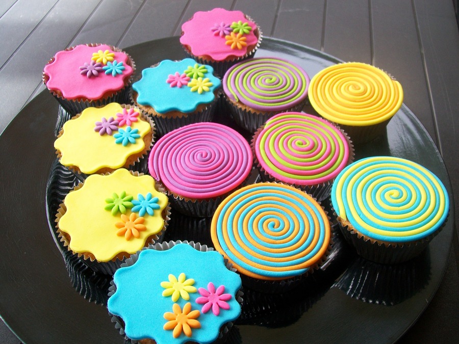 Electric Colours - CakeCentral.com