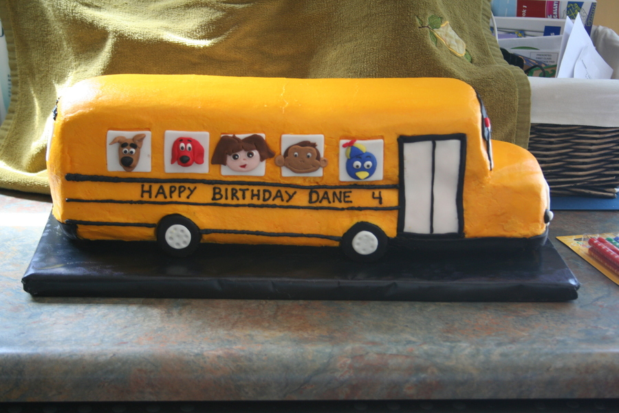 Cartoon School Bus - CakeCentral.com