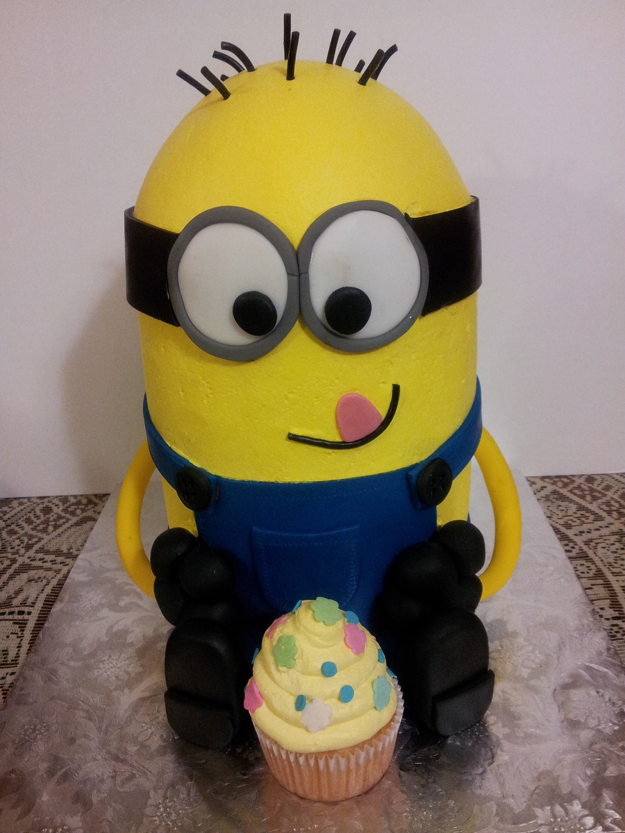 Minion From Despicable Me - CakeCentral.com