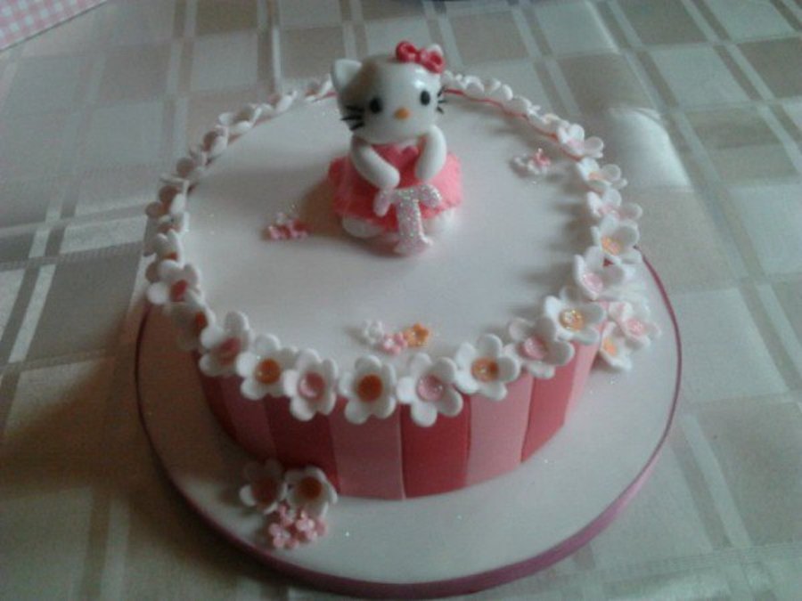 Hello Kitty - CakeCentral.com