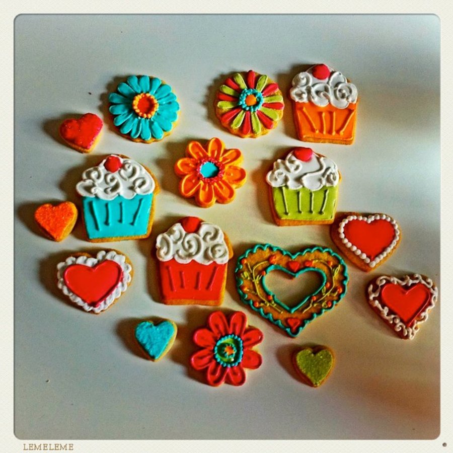 Flowers And Hearts - CakeCentral.com