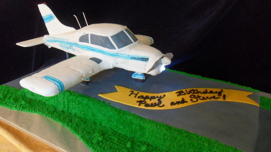 Piper Cherokee Plane Cake - CakeCentral.com