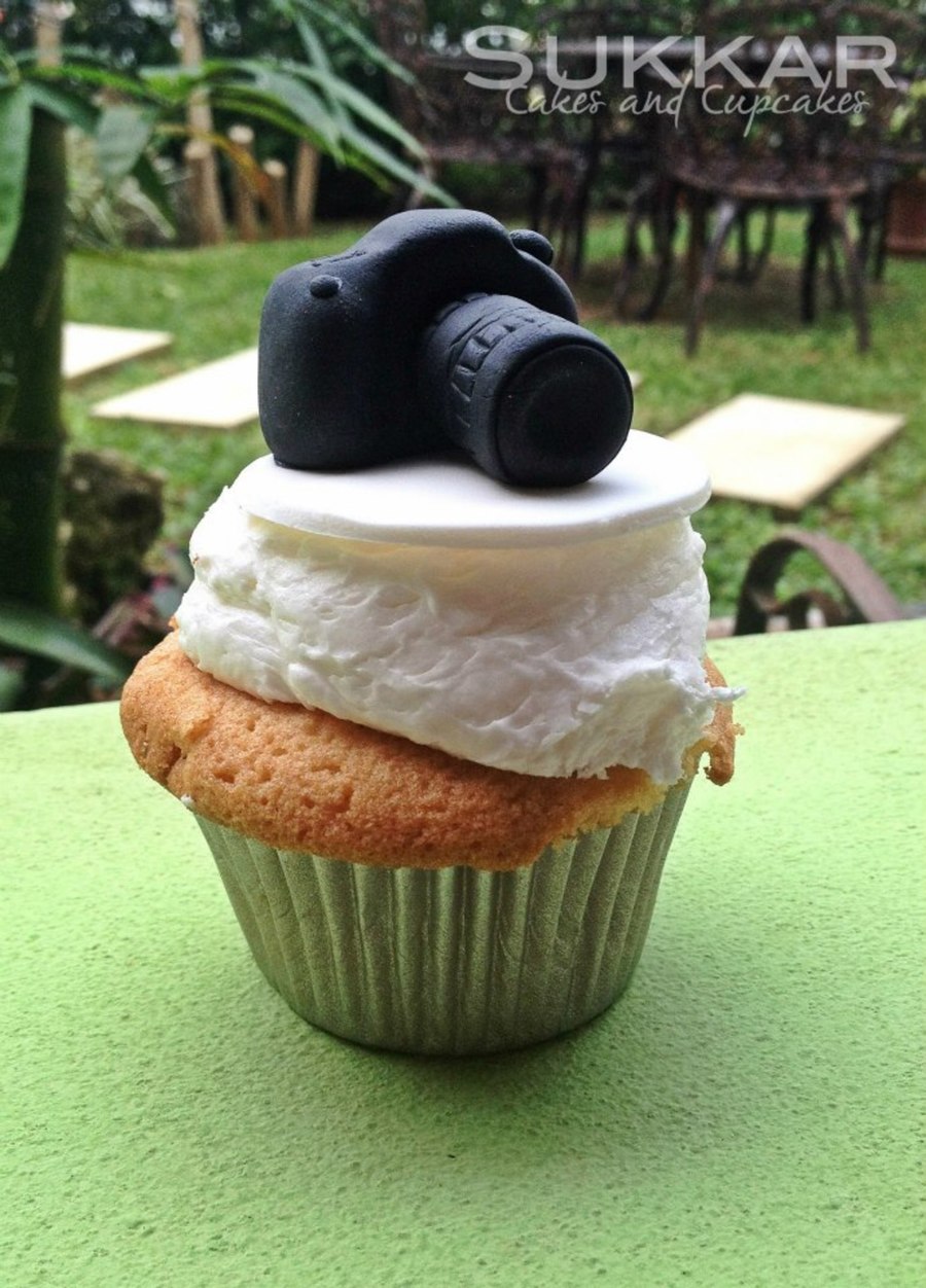 Camera Cupcakes Set - CakeCentral.com