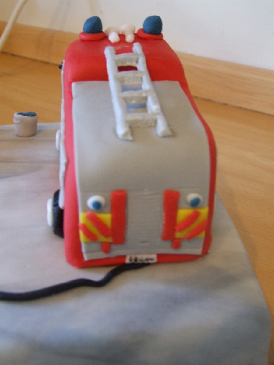 Fire Engine Cake - CakeCentral.com
