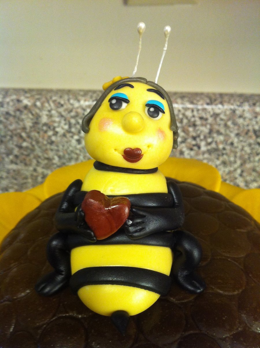 Spring Bee Cake - CakeCentral.com