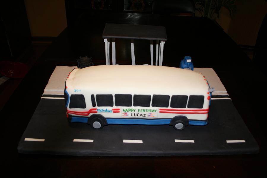 Metro Bus Birthday Cake - CakeCentral.com