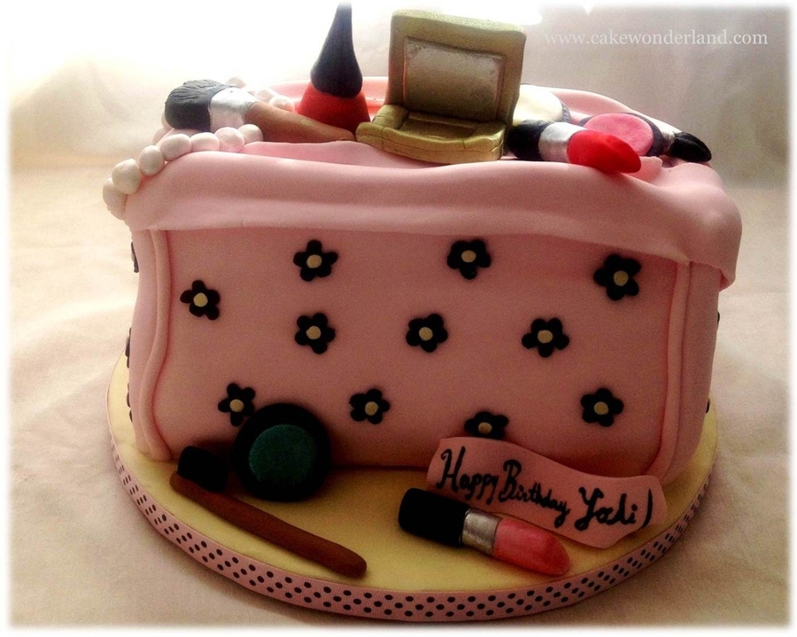 Makeup Bag - CakeCentral.com