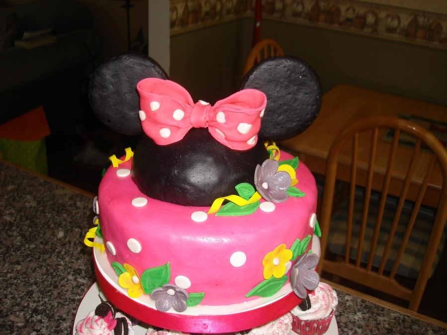 Minnie Mouse Cake - CakeCentral.com