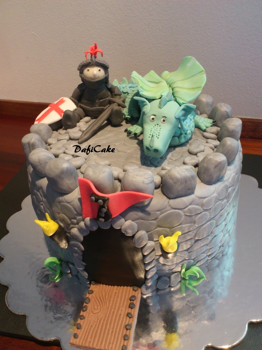 Dragon Cake - CakeCentral.com