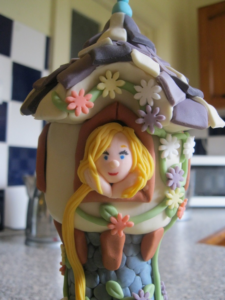 Tangled Repunzel Cake - CakeCentral.com