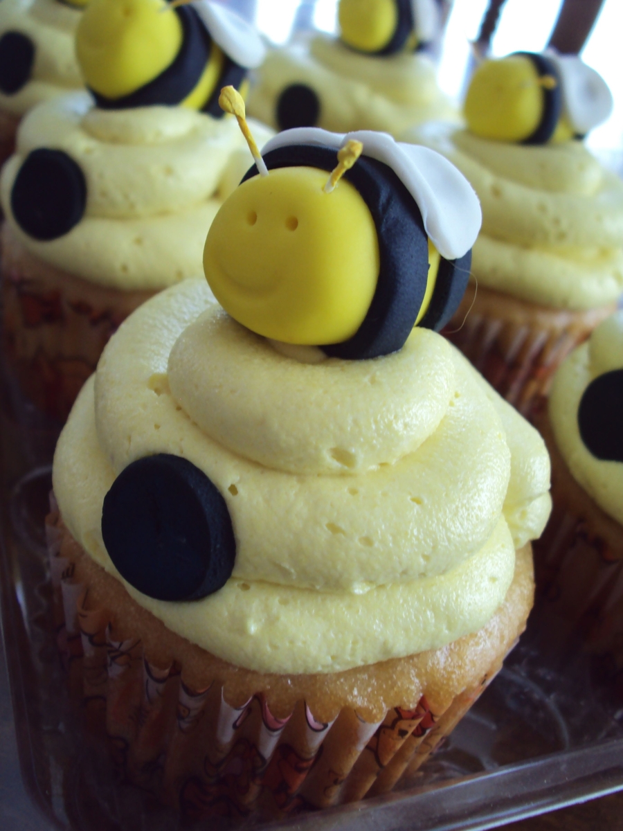 Spring Bees - CakeCentral.com