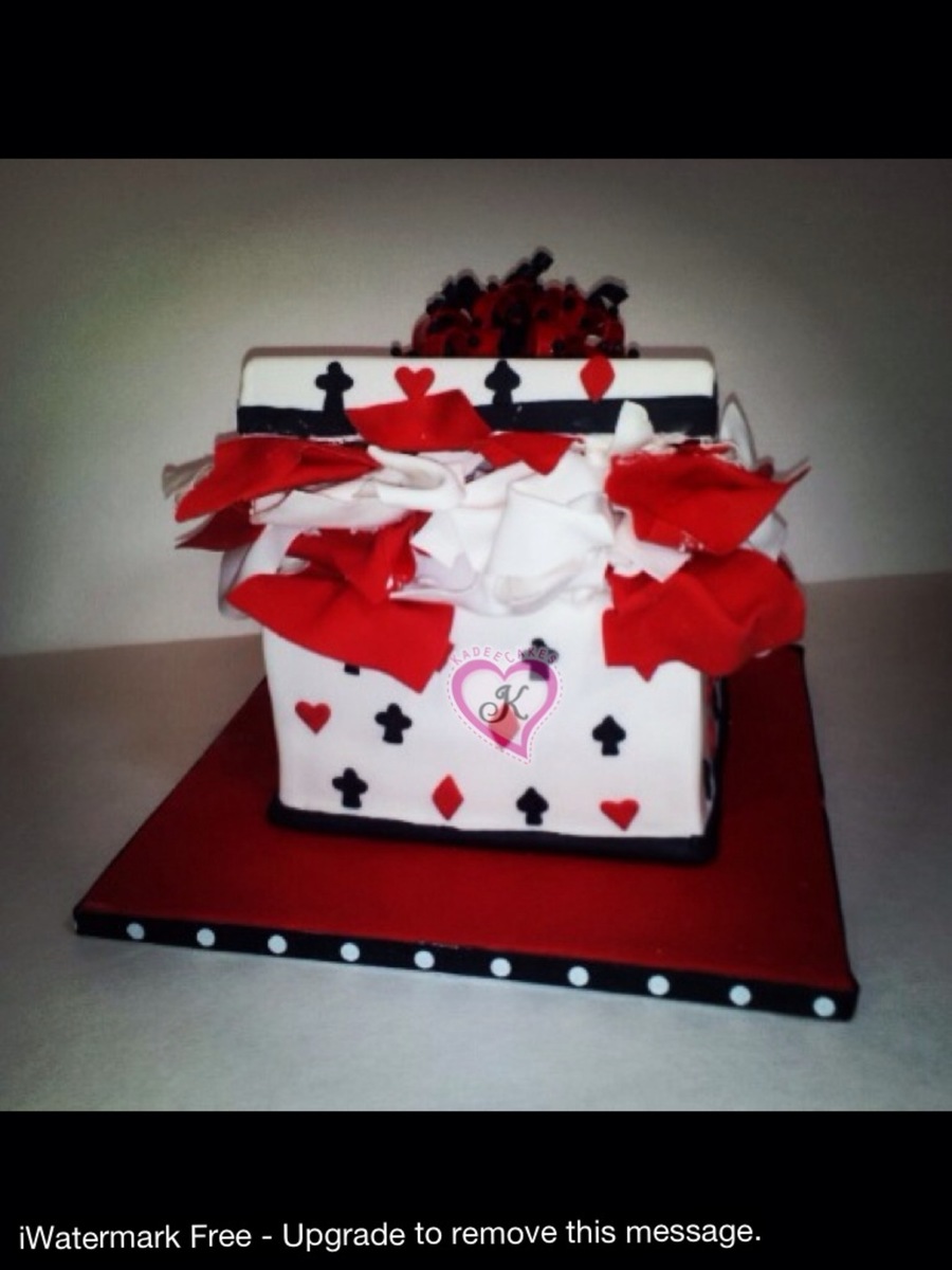 Box Bottom Covered With Fondant Box Top Bow Card Suits Amp Tissue Are ...