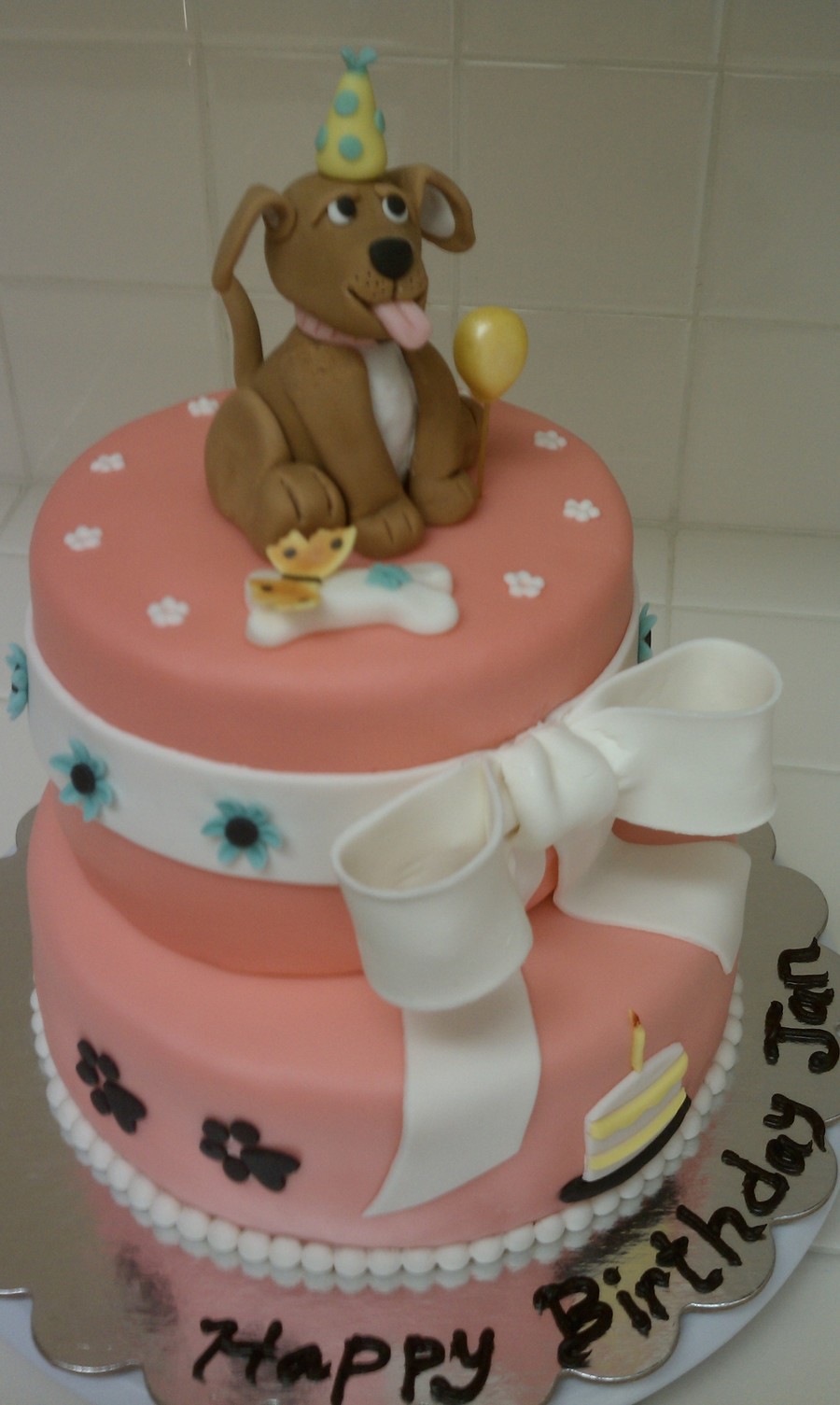 My First Fondant / Gumpaste Cake - CakeCentral.com