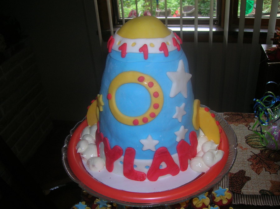 Rocket's First Birthday Rocketship Cake - CakeCentral.com