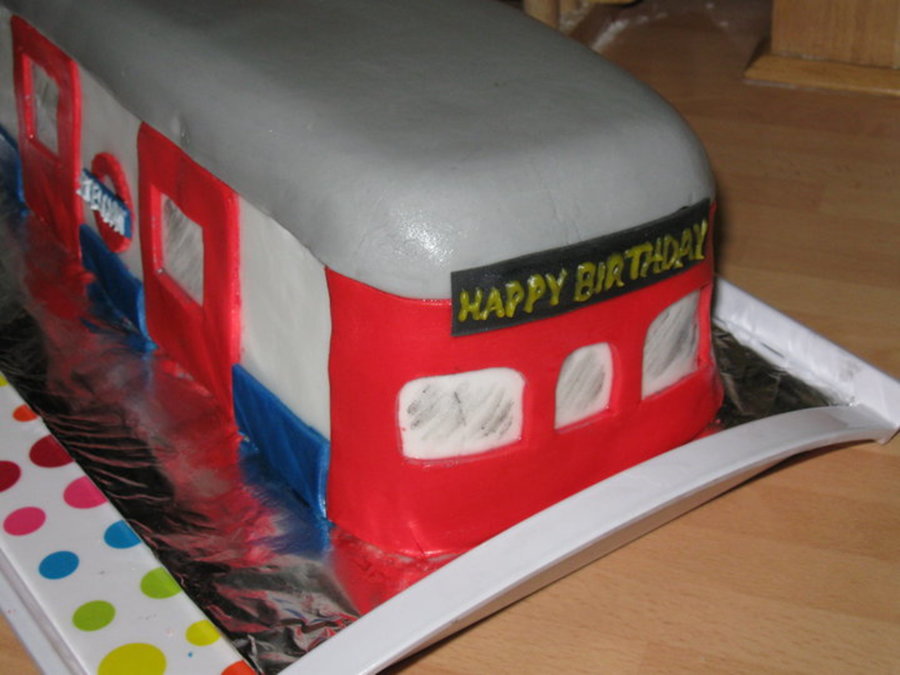 London Underground Tube Train Cake - CakeCentral.com
