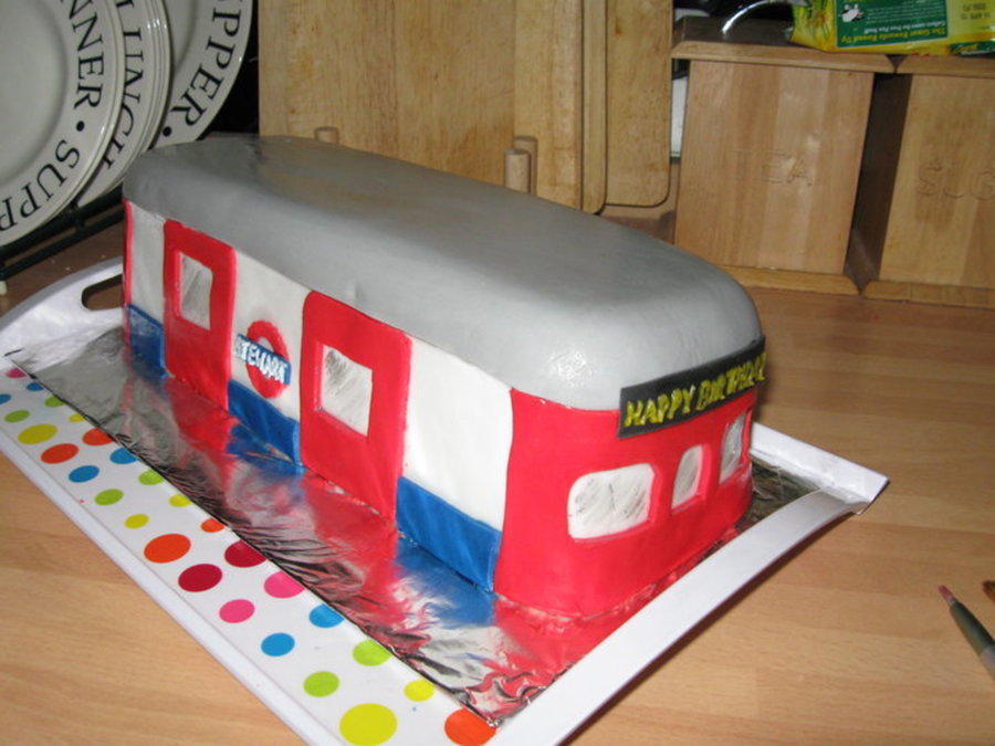 London Underground Tube Train Cake - CakeCentral.com