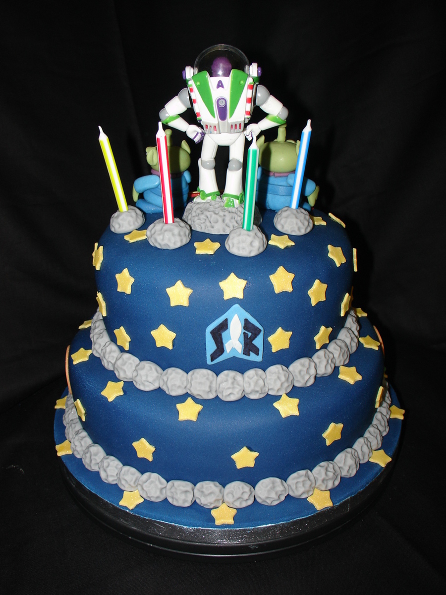 Buzz Lightyear & Alien Fondant Cake - CakeCentral.com