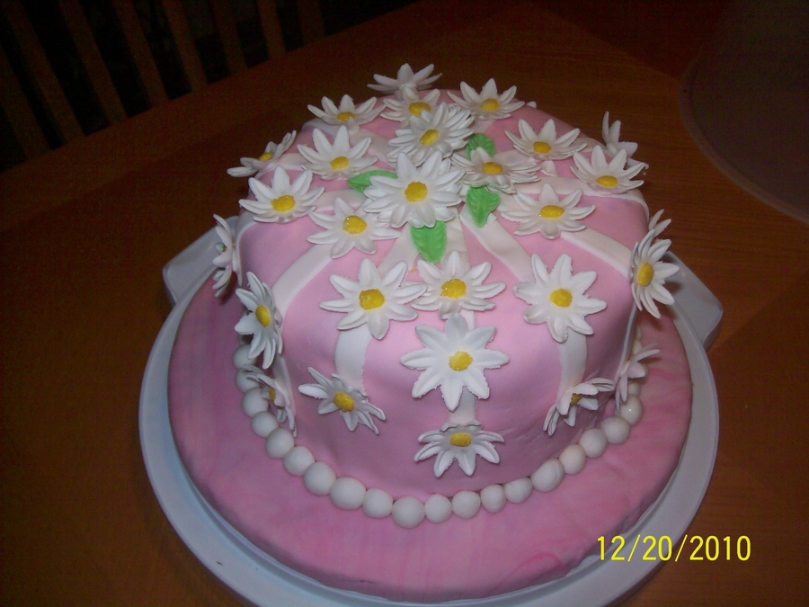 Daisy Cake - CakeCentral.com