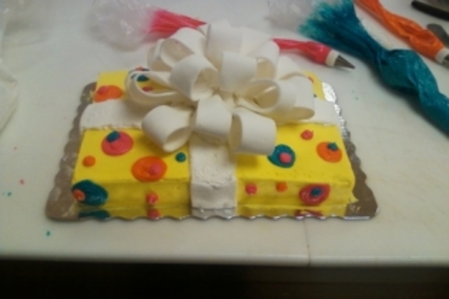 Present Cake - CakeCentral.com