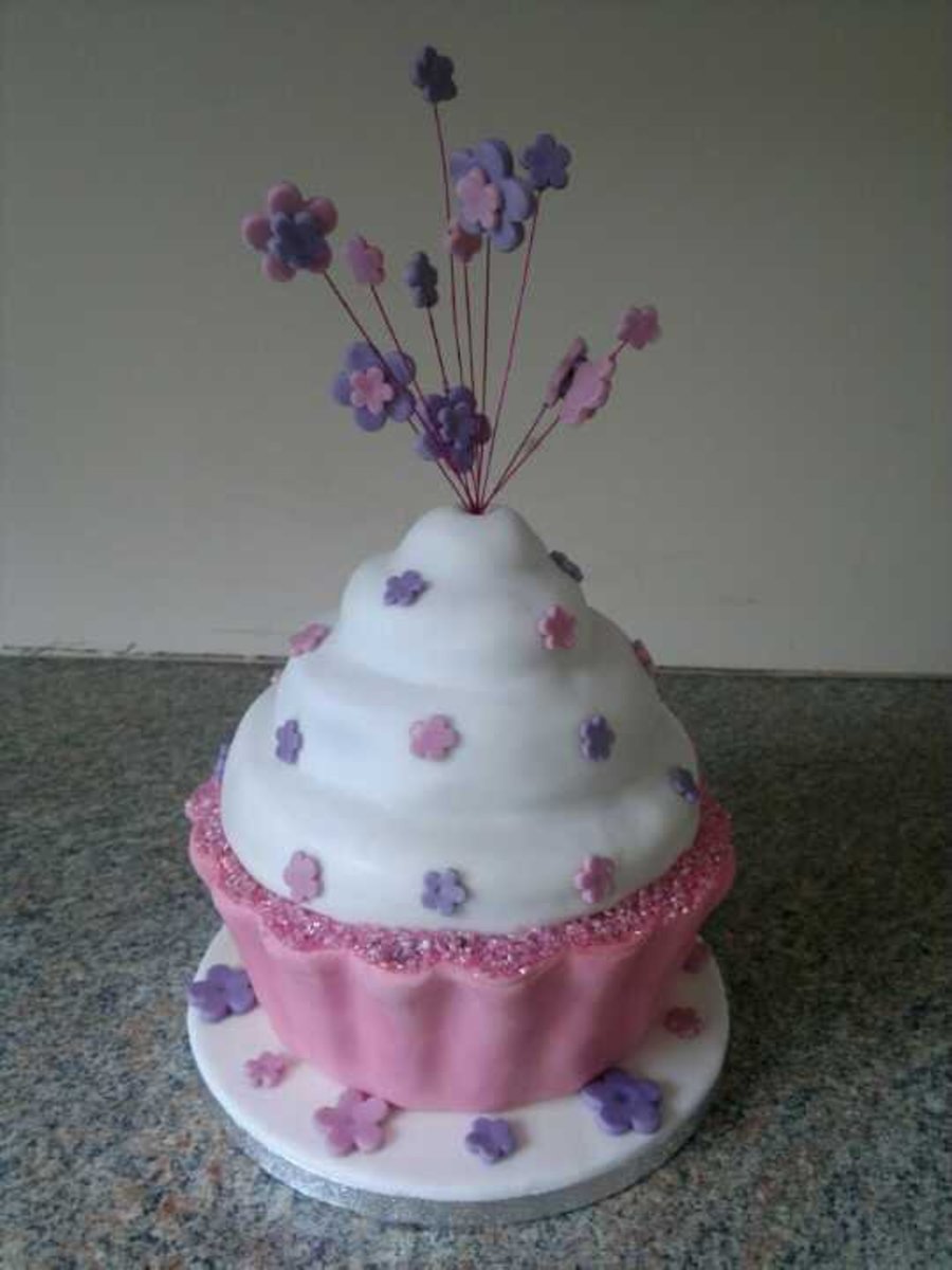 Giant Cupcake - CakeCentral.com