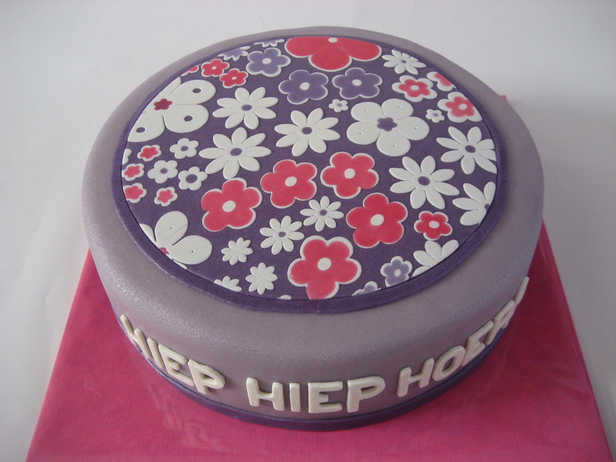 Flat Flowers - CakeCentral.com