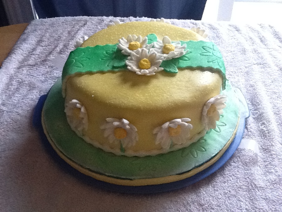 Daisy Cake - CakeCentral.com