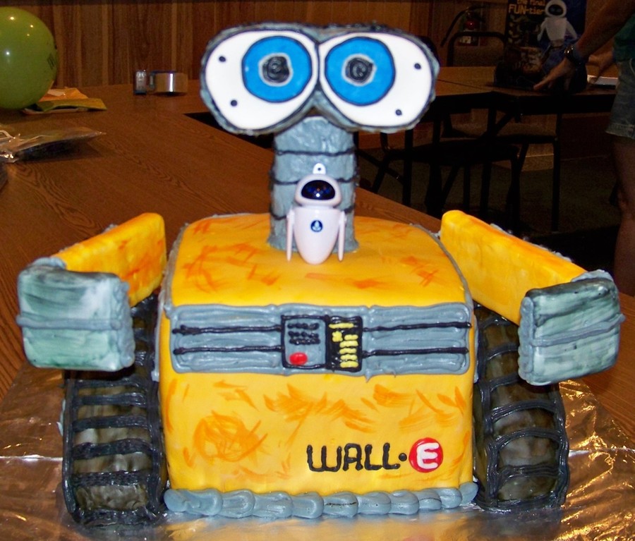 Wall E Cake - CakeCentral.com