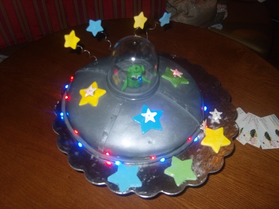 Ufo Cake - CakeCentral.com