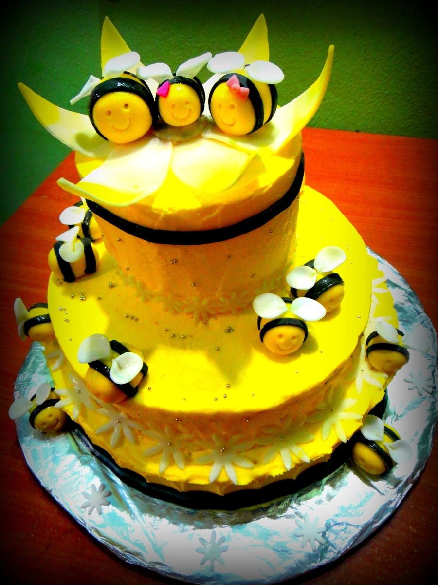 Bee Cake - CakeCentral.com