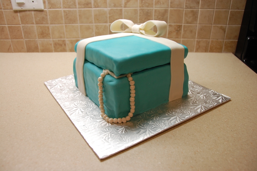 Tiffany Gift Box With Pearls - CakeCentral.com