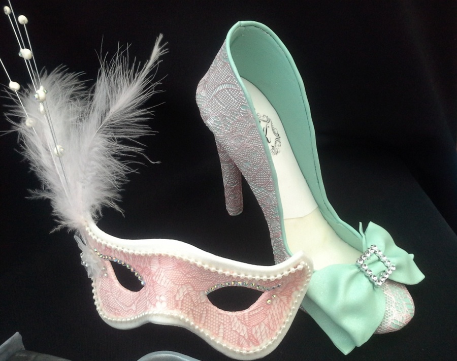 Masquerade Mask Amp Lace Cover Shoe Both Make Using Gum Paste ...