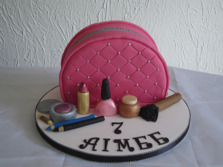 Make Up Bag - CakeCentral.com