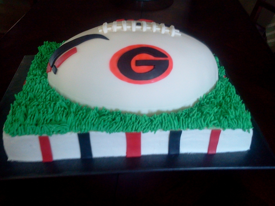 White Uga Football - CakeCentral.com